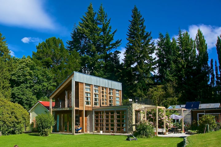 Idyllic Home In Beautiful Park-like Grounds - Queenstown