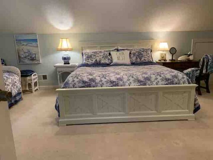 Near Oceanfront W/ King Bed & Private Bathroom! 6 - Virginia Beach, VA