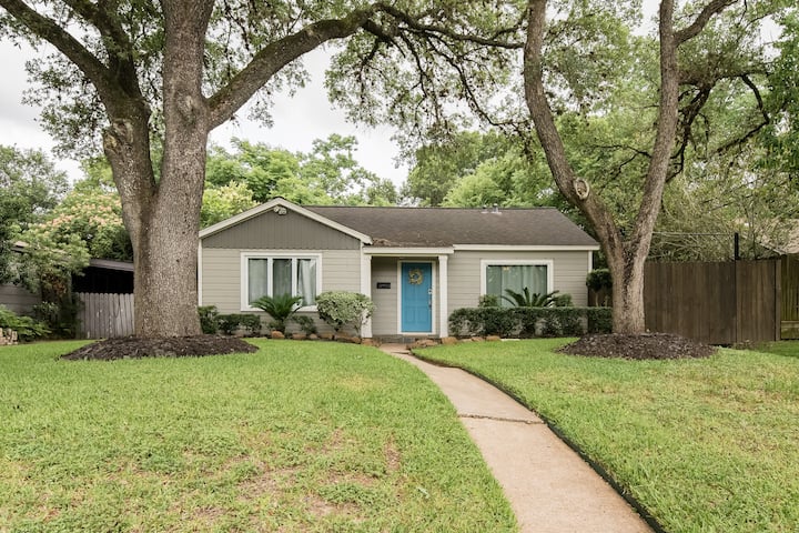 Lovely Stay In Med Center For Groups With Private Parking - Houston, TX