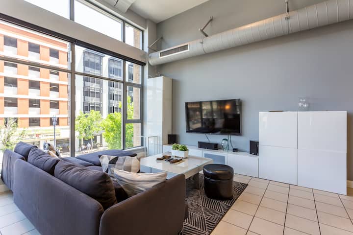 Super Lux Loft, Corner, Gym, Pool, Spa, Parking - San Diego, CA