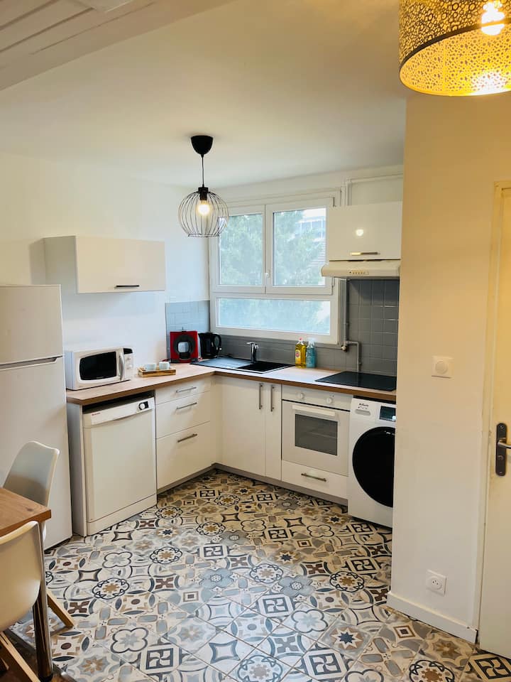 Apt,54m2, Wifi, 3 Couchages, Parking, 5mns C-ville - Besançon