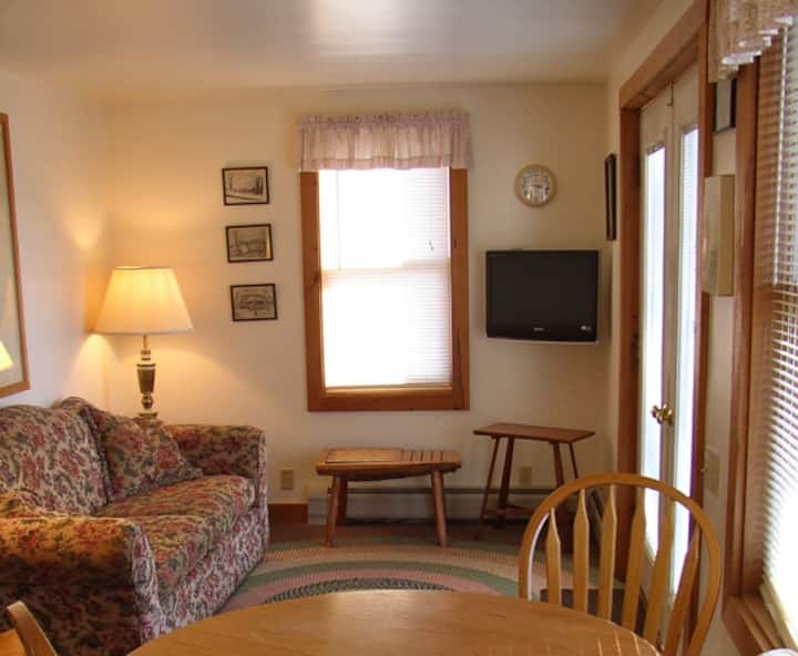 Queen Suite On Bass Harbor. 2nd Floor. Deck. Ac. - Maine