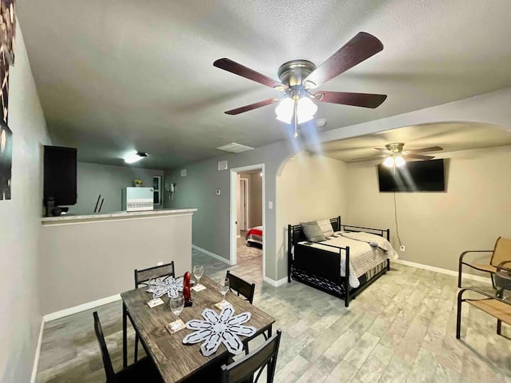 Gorgeous Apartment On Elm Street - El Paso, TX