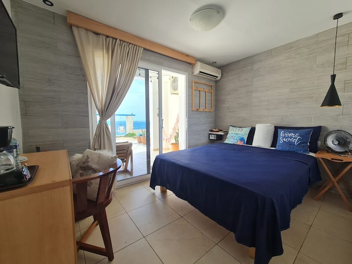 Pequeña Habitación
Vista Al Mar - Cuba