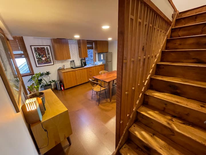 Mid-century Styled Loft In Secluded Neighborhood - Pittsburgh