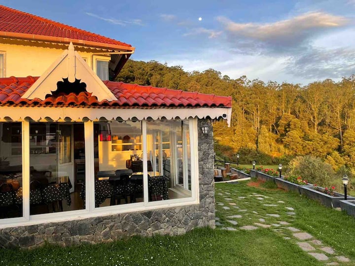 4 Bhk New Villa | Ooty |Magnificent Views |W/brkft - Ooty