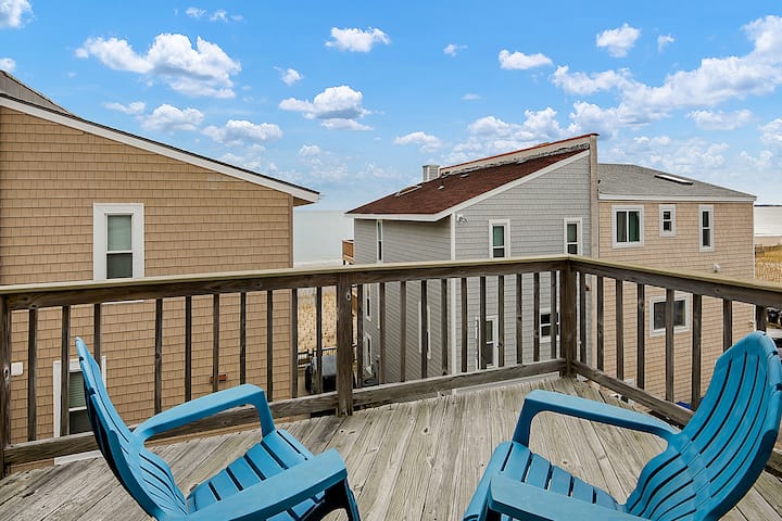 Chic’s Beach 5br Home • Sleeps 12 • Garage - Virginia Beach, VA