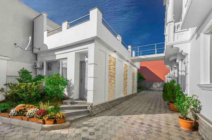 Villa “White House” 
With City View - Tbilisi