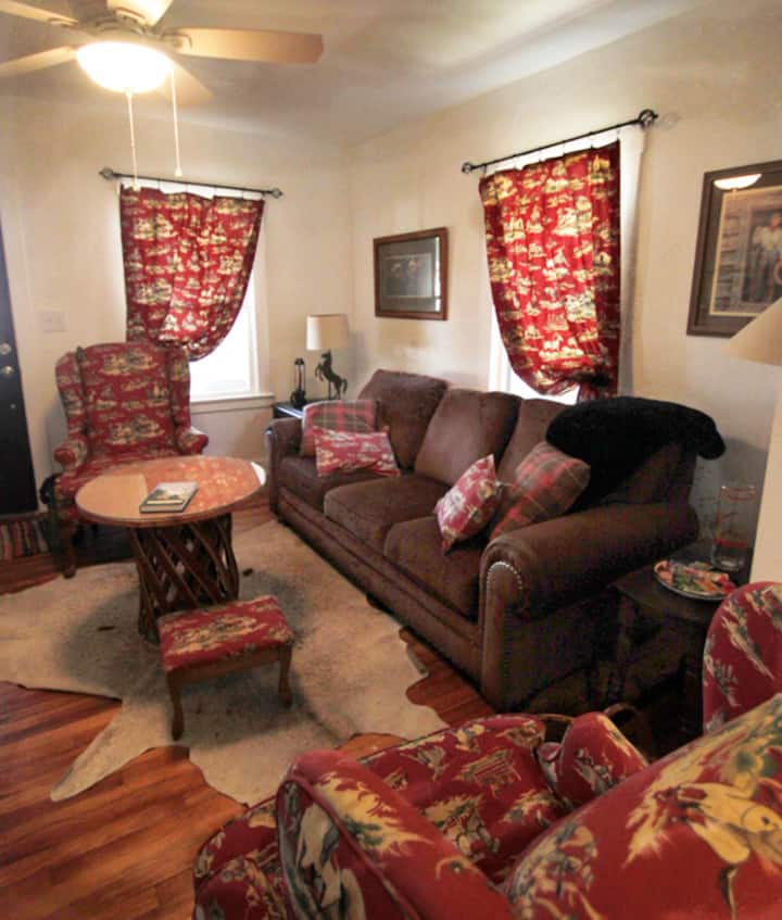 Jewell's Cowboy House - Grape Creek Vineyards, Fredericksburg