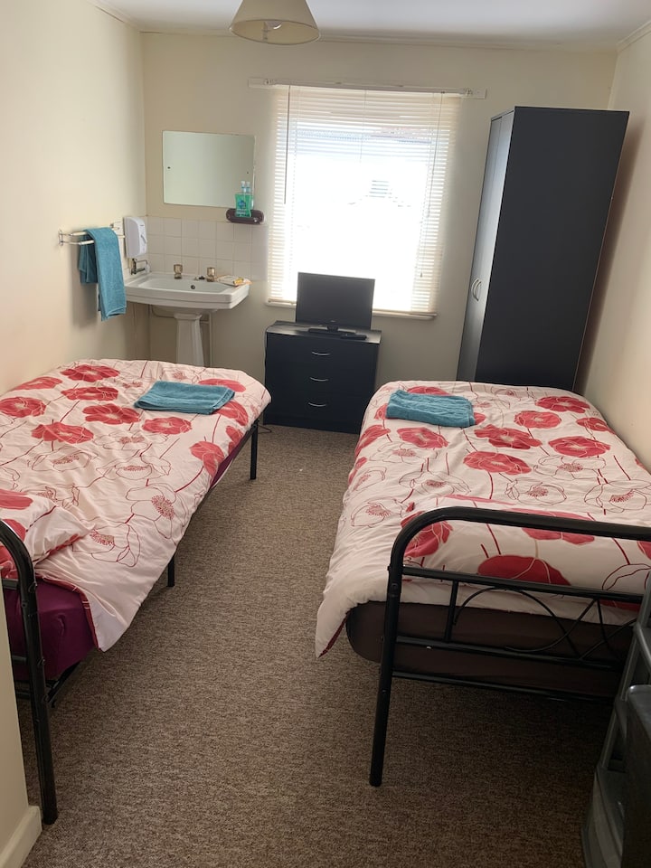 3 Bedrooms Next To Each Other In Entire Loft Space - Plymouth