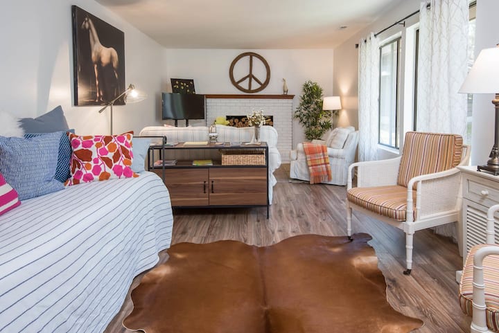 Peaceful Cabin Near The Heart Of Downtown - Hendersonville, NC