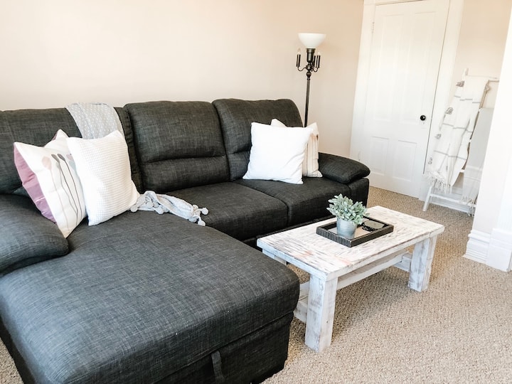 Spacious Modern Heritage Suite Minutes To Downtown - Victoria