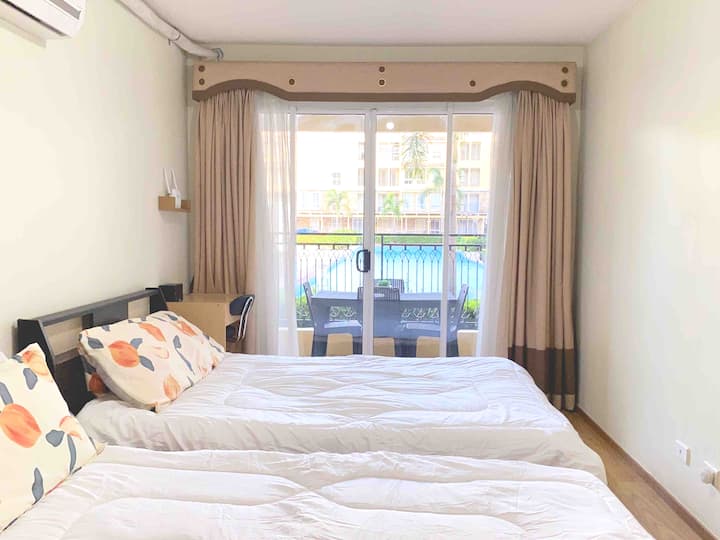 Pool Front View 2br Amalfi Cebu City Near Nustar - Cebu