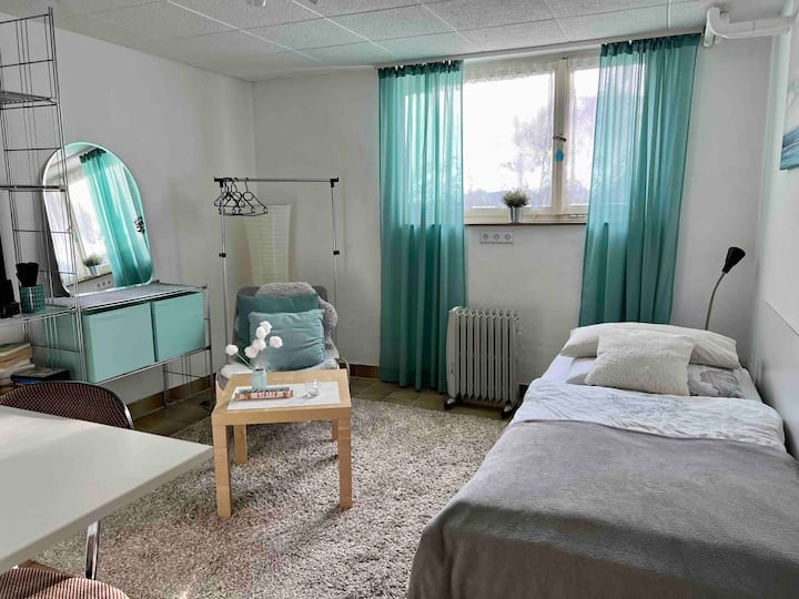 Einfaches Zimmer Mit Pantryküche Und Mini-bad - Aéroport de Stuttgart (STR)