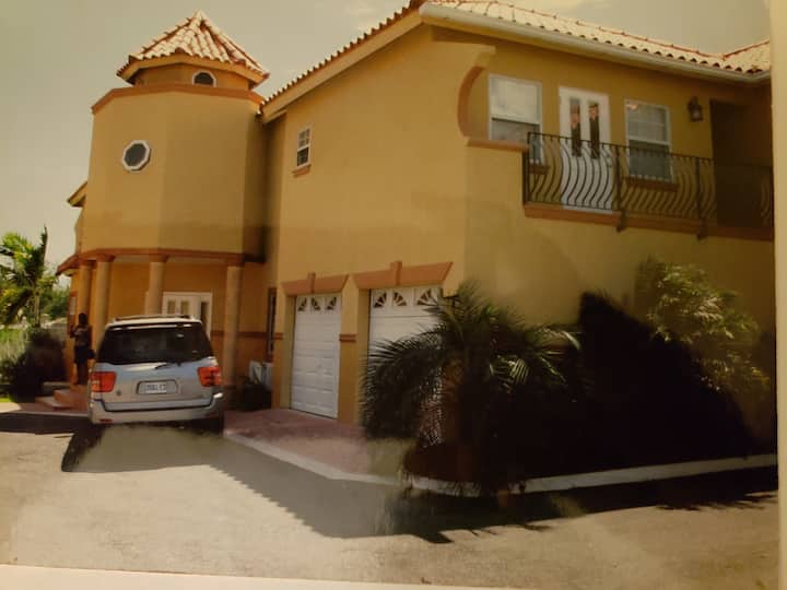 Beautiful Fully Equipped Townhome Montego Bay, Ja - Montego Bay
