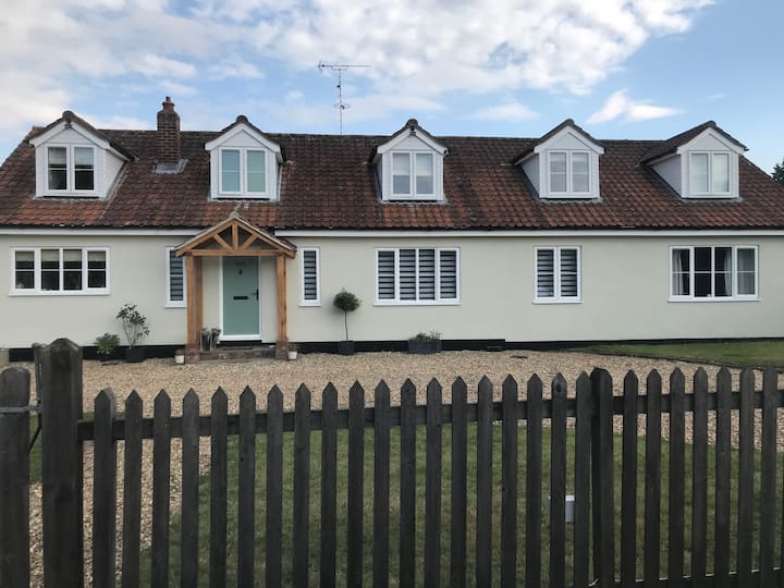County Home, With Own Private Entrance. - Newmarket