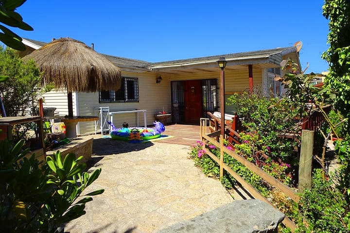 Casa Con Mirador, A Pasos De La Playa. - El Quisco