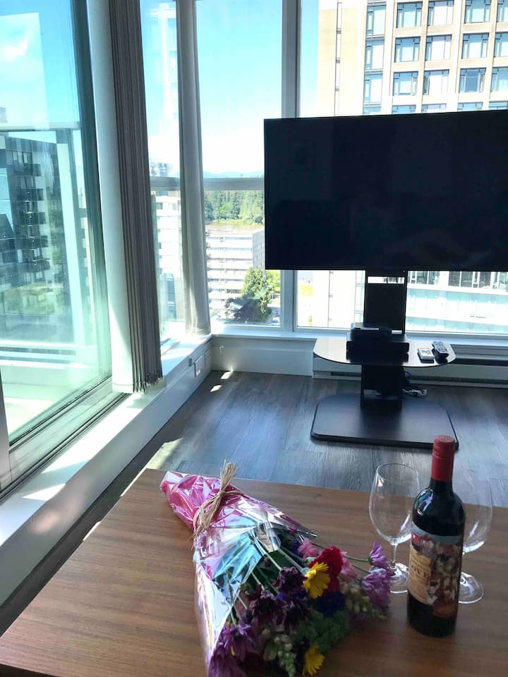 Quiet Presidential 2 Bed 2 Bath - Vancouver
