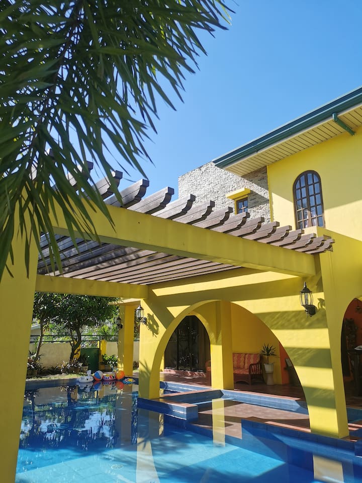 Poolside Hideaway. Pet Friendly. Wi-fi. - Angeles
