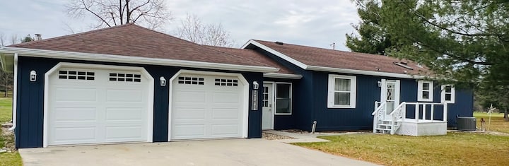 Cozy Clubhouse-on Oneota Golf Course. Pet Friendly - Decorah, IA