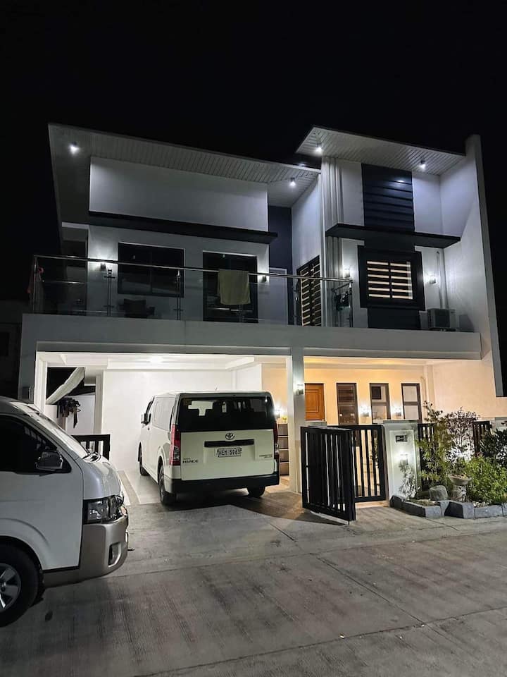 Sky 9 Private Villa - Angeles