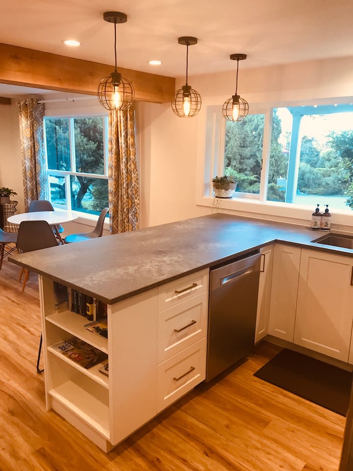 Steps From The Beach!  Bright & Modern Suite - Vancouver Island