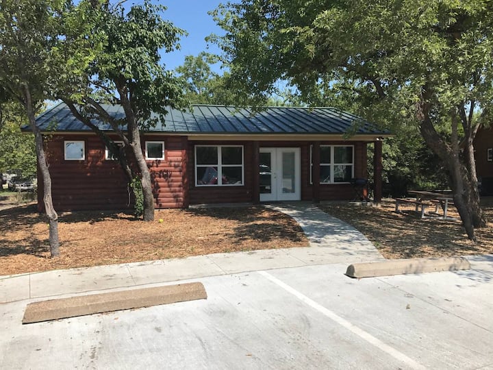 Bunk House B - Sleeps 16! - 800+ Acre Park - Lewisville, TX