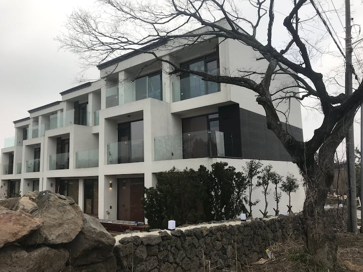Pent House In Terraced Resort Pension - 조천읍