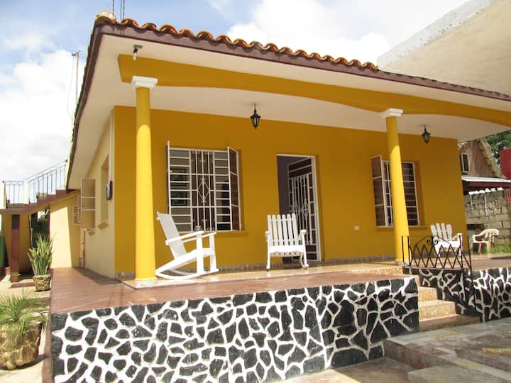 Casa Flora En Vinales
& Free Wifi+solar Panel - Viñales