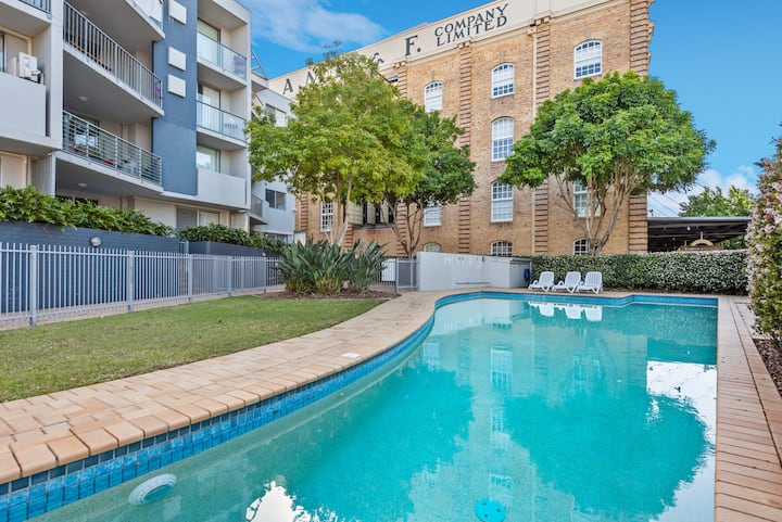 3 Bdr~4 Beds~2 Bath~  Foxtel ~Air-con~1 Car ~ Wifi - Brisbane