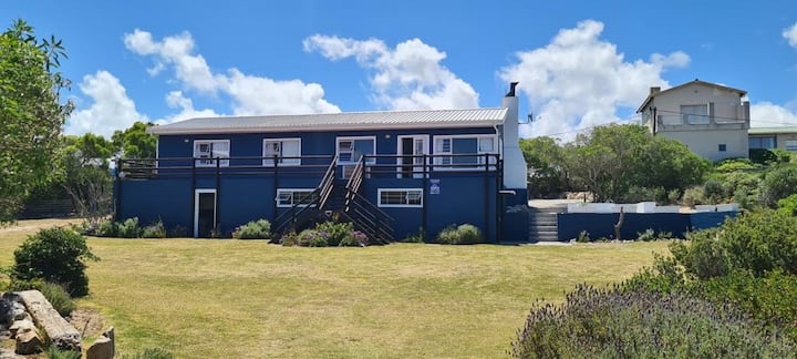 Family Beach House - Pearly Beach