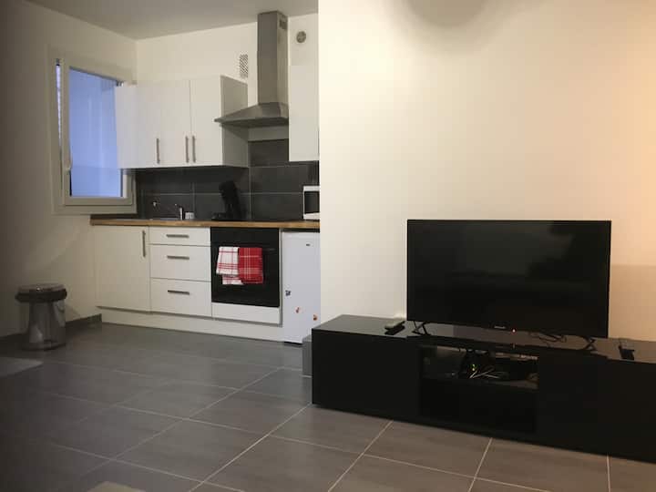 Super Studio Refait A Neuf A 2 Pas Du Centre Ville - La Roche-sur-Yon