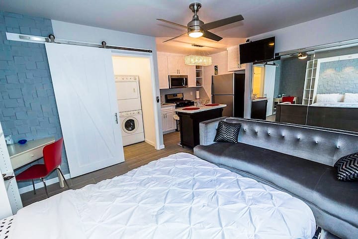 Modern Studio W/ Fully Equipped Kitchen & Laundry - San Diego, CA