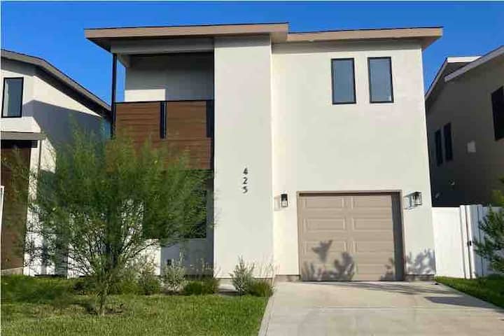 Entire Home In Laredo, Tx! Beautiful & Cozy 3 Bb - Laredo, TX