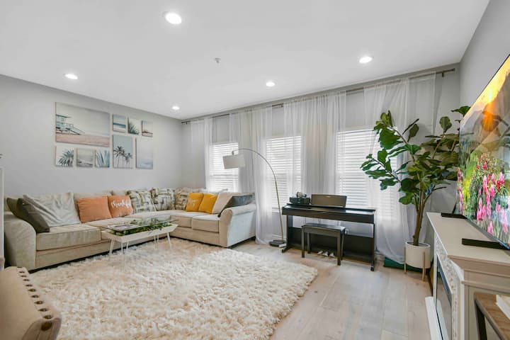 Beautifully Designed W Piano In Pasadena Oldtown - Pasadena, CA