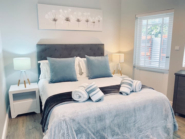 Modern Studio | Luxury, Privacy, Kitchenette - Parklands