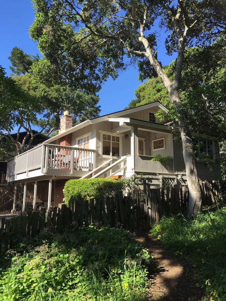 Historic Sunshine Cottage By-the-sea - Monterey, CA