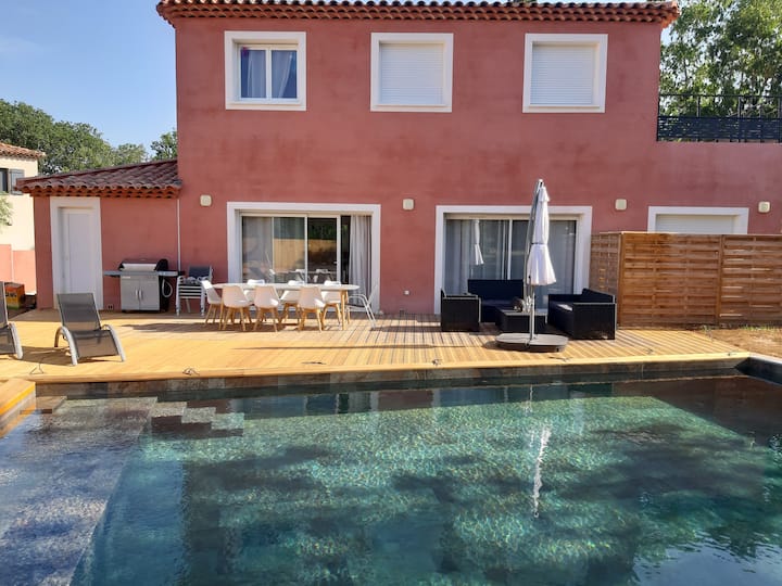 Villa Avec Piscine, Terrain De Pétanque - Cuers