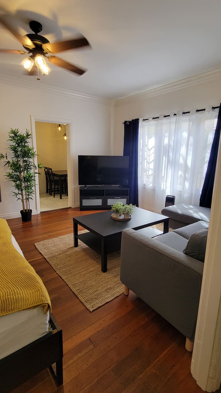 725-4 Corner On Montana Ave. - Santa Monica, CA