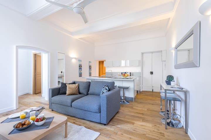 Breeze – Bright And Airy 2bed Old Town Gem - Nice