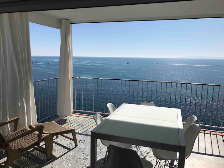 Incroyable Vue Mer, Première Ligne Et Moderne - Roses