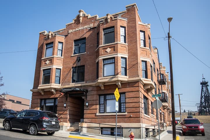 Uptownbeaut!
Be In The Heart Of The Action! - ビュート, MT