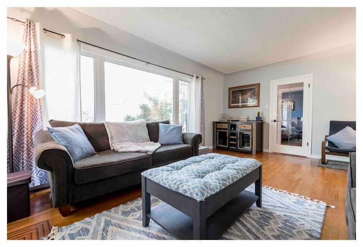 Linear Park Place - Just Off 124 St Grand Market - Edmonton, Canada