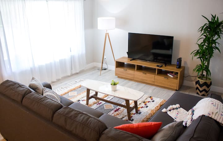 Modern, Spacious And Comfy Home In Midtown Phoenix - Phoenix, AZ