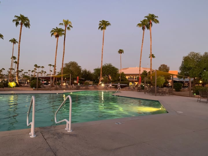 Cheery, Sunny Park Model (55+) Resort Venture Out - Mesa, AZ