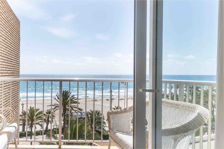 Beachfront-stunning Sea Views - Stylish Flat-wifi - Alicante