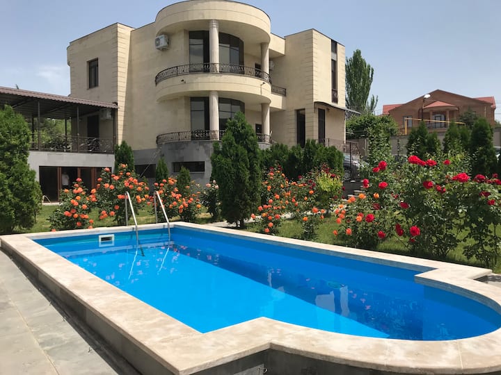 White Luxury Villa With Swimming Pool In City Cent - Yerevan