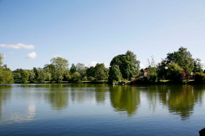 Lakeside Rendezvous - Devizes