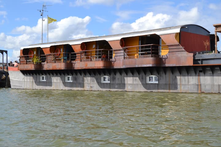 Confortable Péniche De 200 M² Parking Gratuit - Bordeaux