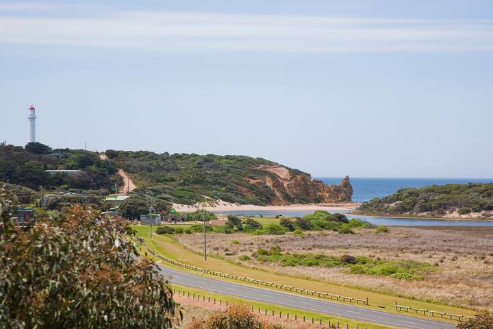 Bellamboathouse at Fairhaven - Cottages for Rent in Fairhaven, Victoria ...